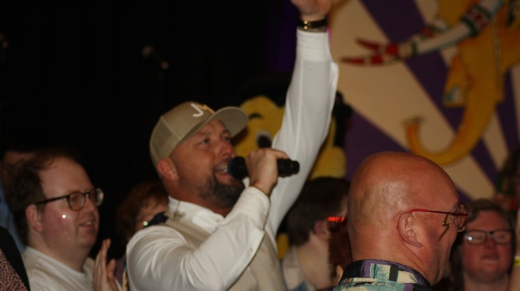 Bezoekers genieten van Muziek- en beleeffestival de Gele Olifant in ...